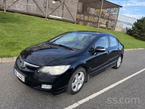 Black Honda Civic 2008 in Riga, with an engine capacity of 1.80 L and mileage of 195 thousand km for 1900 €, photo 3 on AUTOMOTO.COM.LV