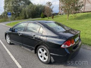 Black Honda Civic 2008 in Riga, with an engine capacity of 1.80 L and mileage of 195 thousand km for 1900 €, photo 4 on AUTOMOTO.COM.LV