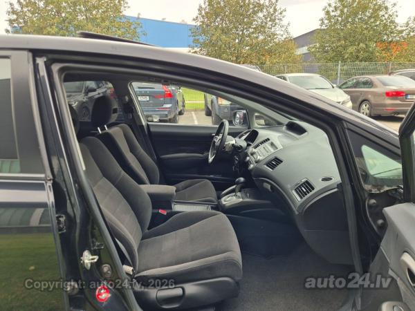 Black Honda Civic 2008 in Tallinn, with an engine capacity of 1.80 L and mileage of 180 thousand km for 3499 €, photo 8 on AUTOMOTO.COM.LV