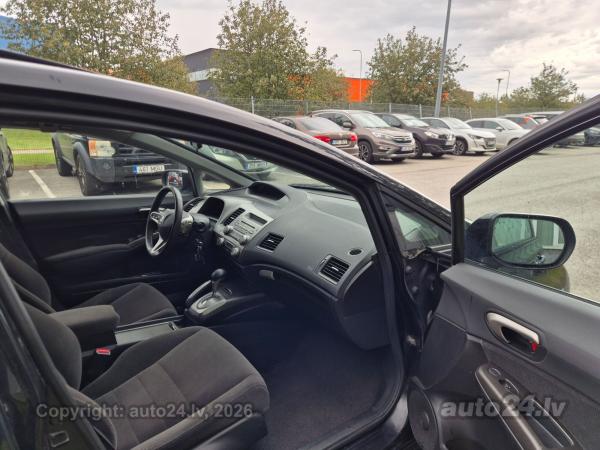 Black Honda Civic 2008 in Tallinn, with an engine capacity of 1.80 L and mileage of 180 thousand km for 3499 €, photo 9 on AUTOMOTO.COM.LV