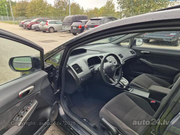 Black Honda Civic 2008 in Tallinn, with an engine capacity of 1.80 L and mileage of 180 thousand km for 3499 €, photo 11 on AUTOMOTO.COM.LV