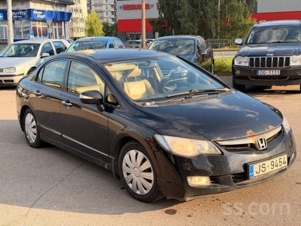 Хонда Цивик 2008 в Рига на AUTOMOTO.COM.LV Черный Хонда Цивик 2008 в Рига, объемом двигателя 1.30 л и пробегом 309 тыс. км за 1400 €, фото 1 на AUTOMOTO.COM.LV