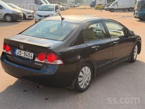 Black Honda Civic 2008 in Riga, with an engine capacity of 1.30 L and mileage of 309 thousand km for 1200 €, photo 3 on AUTOMOTO.COM.LV