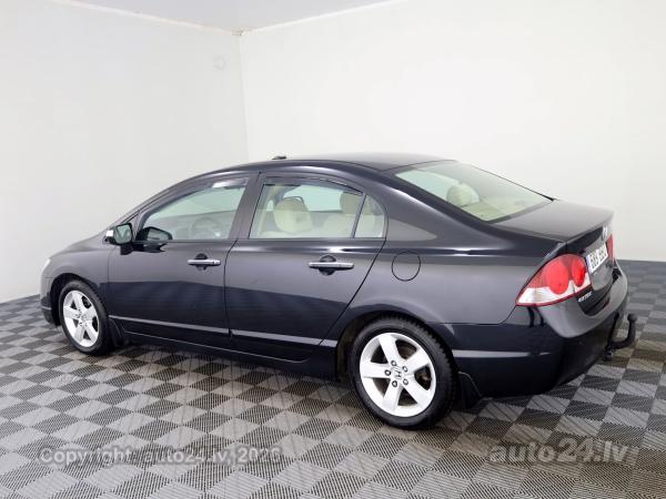 Black Honda Civic 2009 in Tallinn, with an engine capacity of 1.80 L and mileage of 111 thousand km for 3499 €, photo 4 on AUTOMOTO.COM.LV
