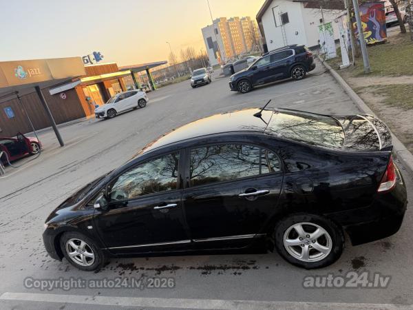 Melns Honda Civic 2009 Tallina, ar dzinēja tilpumu 1.30 L un nobraukumu 222 tūkst. km par 3500 €, foto 3 vietnē AUTOMOTO.COM.LV