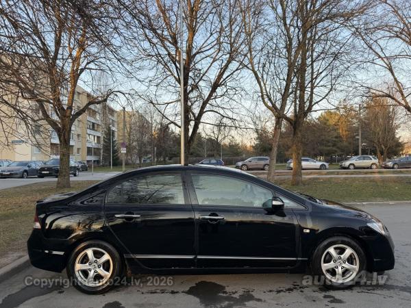 Melns Honda Civic 2009 Tallina, ar dzinēja tilpumu 1.30 L un nobraukumu 222 tūkst. km par 3500 €, foto 7 vietnē AUTOMOTO.COM.LV