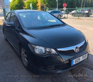 Melns Honda Civic 2009 Tallina, ar dzinēja tilpumu 1.30 L un nobraukumu 301 tūkst. km par 1299 €, foto  vietnē AUTOMOTO.COM.LV