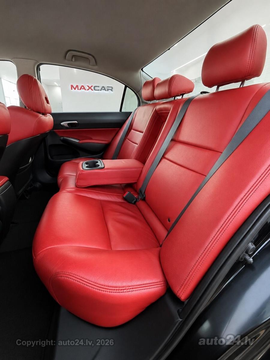 Melns Honda Civic 2009 Tallina, ar dzinēja tilpumu 1.30 L un nobraukumu 301 tūkst. km par 3499 €, foto 9 vietnē AUTOMOTO.COM.LV