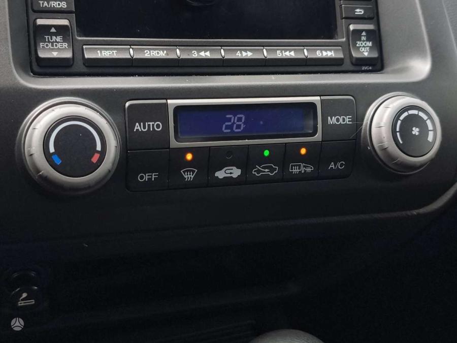 Melns Honda Civic 2009 Klaipėda, ar dzinēja tilpumu 1.30 L un nobraukumu 264 tūkst. km par 3999 €, foto 19 vietnē AUTOMOTO.COM.LV