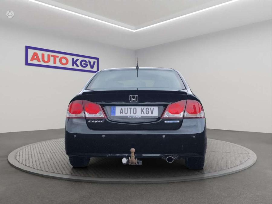 Black Honda Civic 2009 in Klaipeda, with an engine capacity of 1.30 L and mileage of 264 thousand km for 3999 €, photo 5 on AUTOMOTO.COM.LV