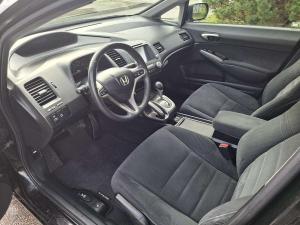 Black Honda Civic 2009 in Ukmerge, with an engine capacity of 1.30 L and mileage of 219 thousand km for 3250 €, photo 13 on AUTOMOTO.COM.LV