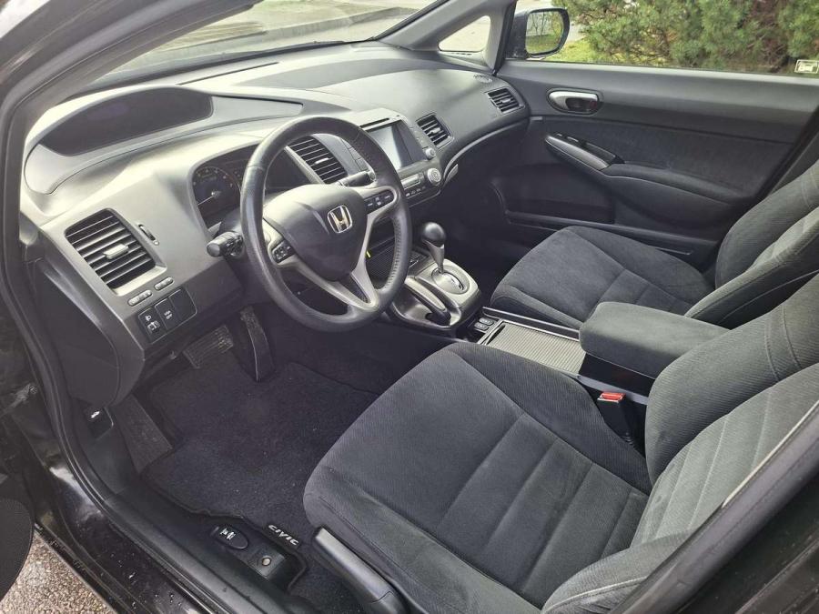 Black Honda Civic 2009 in Ukmerge, with an engine capacity of 1.30 L and mileage of 219 thousand km for 3250 €, photo 13 on AUTOMOTO.COM.LV