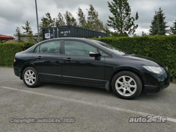 Black Honda Civic 2010 in Tallinn, with an engine capacity of 1.80 L and mileage of 207 thousand km for 4200 €, photo 1 on AUTOMOTO.COM.LV