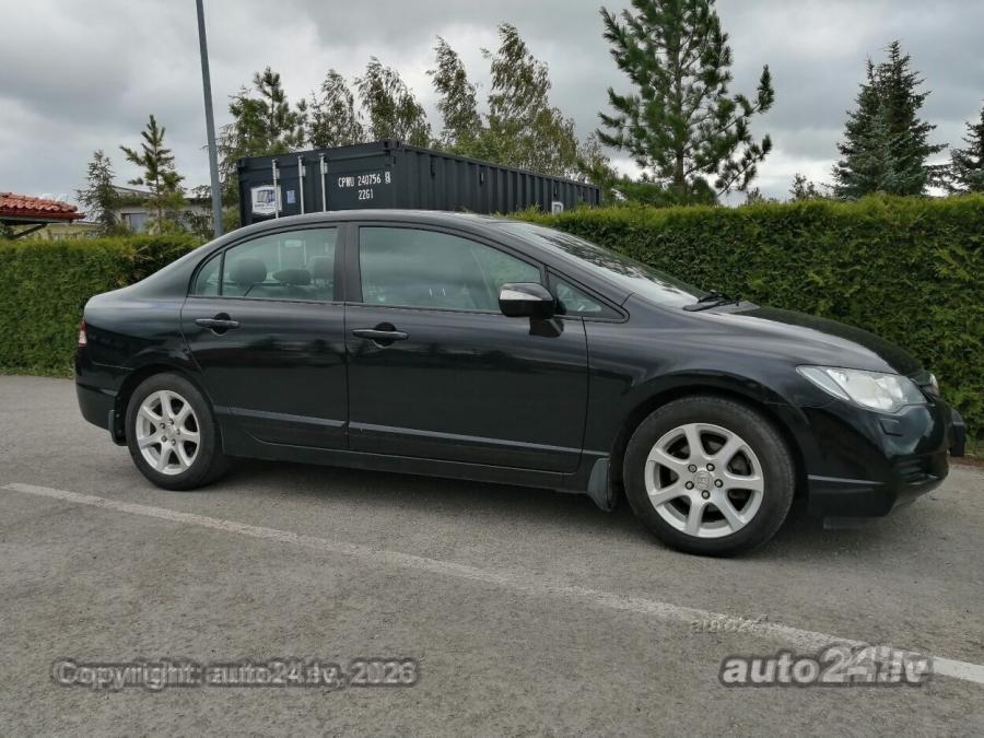 Black Honda Civic 2010 in Tallinn, with an engine capacity of 1.80 L and mileage of 207 thousand km for 4200 €, photo 1 on AUTOMOTO.COM.LV