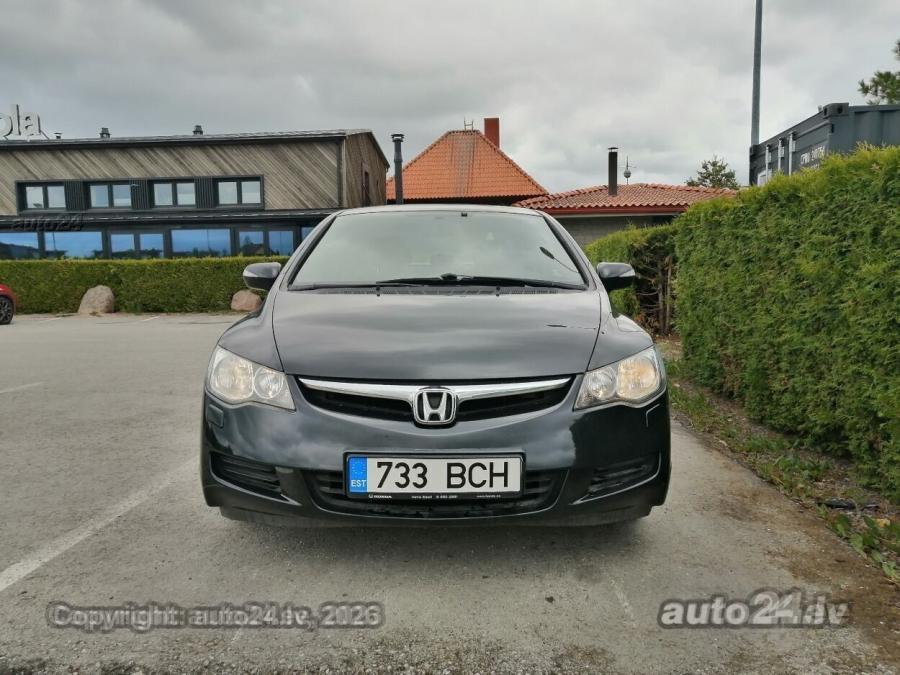 Black Honda Civic 2010 in Tallinn, with an engine capacity of 1.80 L and mileage of 207 thousand km for 4200 €, photo 3 on AUTOMOTO.COM.LV