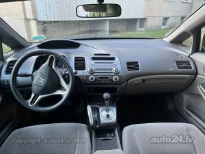 Black Honda Civic 2010 in Tallinn, with an engine capacity of 1.80 L and mileage of 207 thousand km for 4200 €, photo 4 on AUTOMOTO.COM.LV