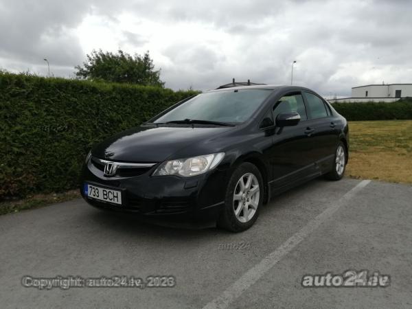 Black Honda Civic 2010 in Tallinn, with an engine capacity of 1.80 L and mileage of 207 thousand km for 4200 €, photo 6 on AUTOMOTO.COM.LV