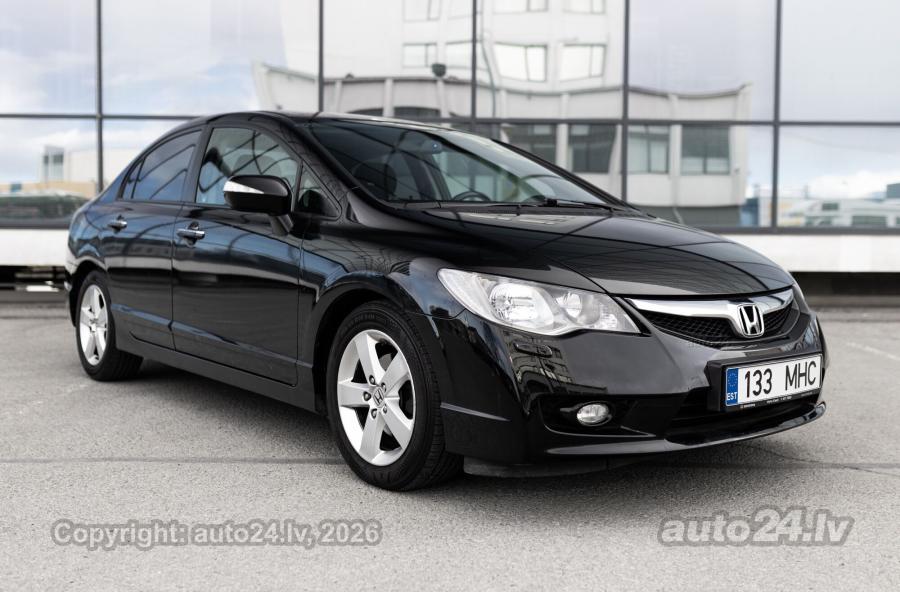 Melns Honda Civic 2011 Tallina, ar dzinēja tilpumu 1.80 L un nobraukumu 214 tūkst. km par 3499 €, foto 4 vietnē AUTOMOTO.COM.LV
