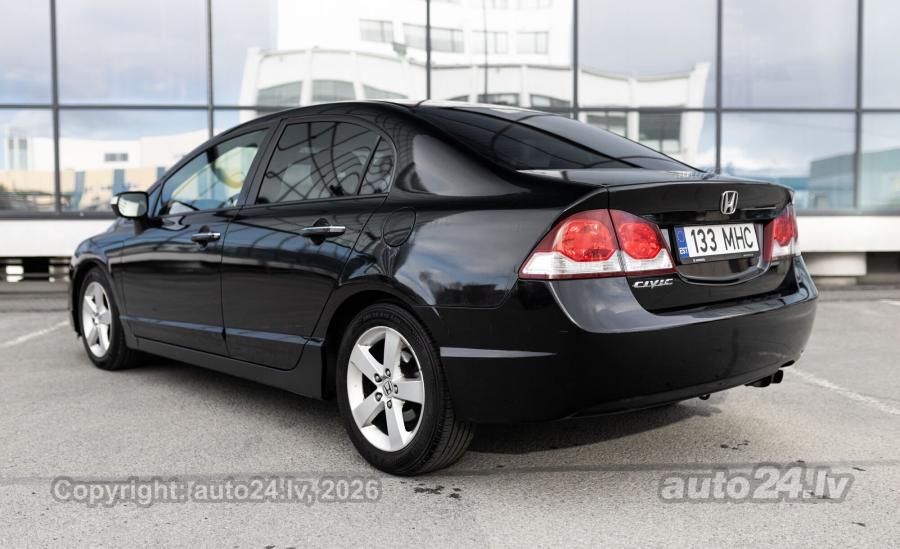 Melns Honda Civic 2011 Tallina, ar dzinēja tilpumu 1.80 L un nobraukumu 214 tūkst. km par 3499 €, foto 7 vietnē AUTOMOTO.COM.LV