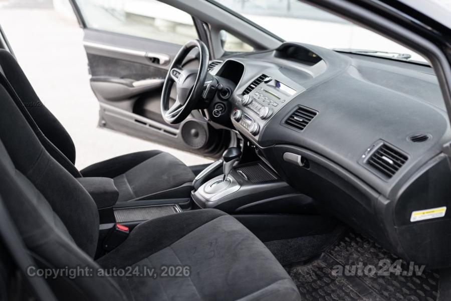 Melns Honda Civic 2011 Tallina, ar dzinēja tilpumu 1.80 L un nobraukumu 214 tūkst. km par 3499 €, foto 8 vietnē AUTOMOTO.COM.LV