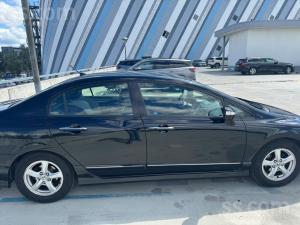 Black Honda Civic 2011 in Riga, with an engine capacity of 1.30 L and mileage of 280 thousand km for 2800 €, photo 6 on AUTOMOTO.COM.LV