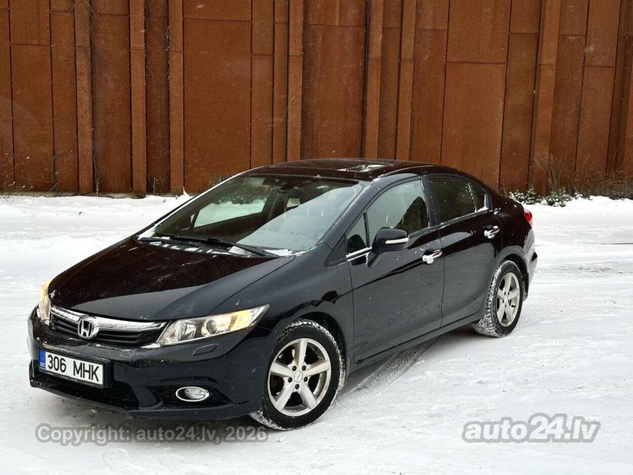 Melns Honda Civic 2012 Tallina, ar dzinēja tilpumu 1.80 L un nobraukumu 180 tūkst. km par 5800 €, foto 4 vietnē AUTOMOTO.COM.LV