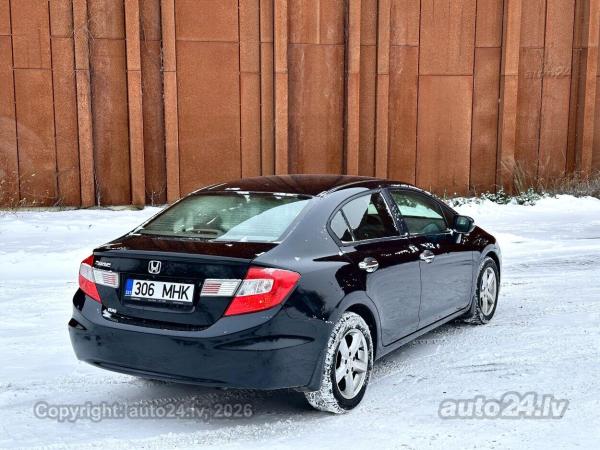 Black Honda Civic 2012 in Tallinn, with an engine capacity of 1.80 L and mileage of 180 thousand km for 5800 €, photo 2 on AUTOMOTO.COM.LV
