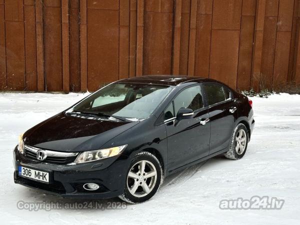 Black Honda Civic 2012 in Tallinn, with an engine capacity of 1.80 L and mileage of 180 thousand km for 5800 €, photo 4 on AUTOMOTO.COM.LV