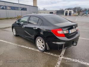 Black Honda Civic 2013 in Keila, with an engine capacity of 1.80 L and mileage of 190 thousand km for 7990 €, photo 3 on AUTOMOTO.COM.LV
