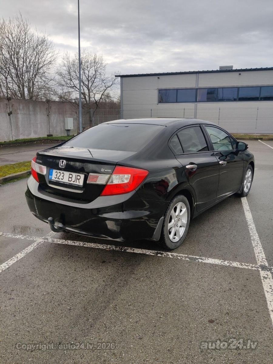 Black Honda Civic 2013 in Keila, with an engine capacity of 1.80 L and mileage of 190 thousand km for 7990 €, photo 4 on AUTOMOTO.COM.LV