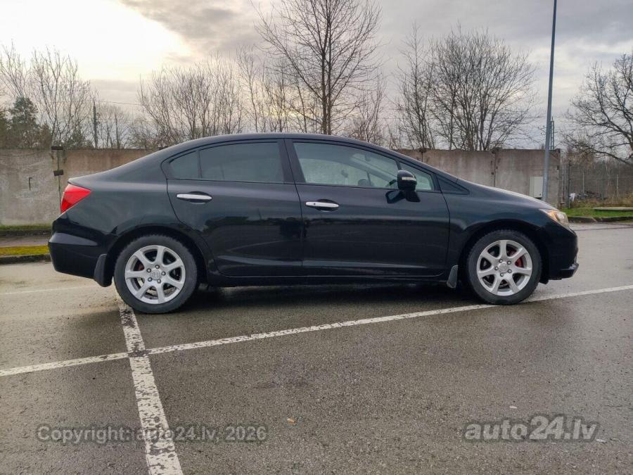 Black Honda Civic 2013 in Keila, with an engine capacity of 1.80 L and mileage of 190 thousand km for 7990 €, photo 5 on AUTOMOTO.COM.LV