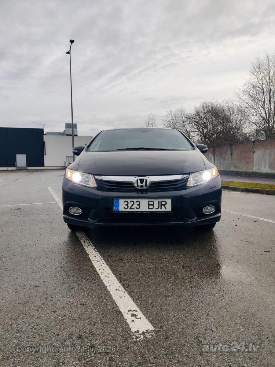 Black Honda Civic 2013 in Keila, with an engine capacity of 1.80 L and mileage of 190 thousand km for 7990 €, photo 8 on AUTOMOTO.COM.LV