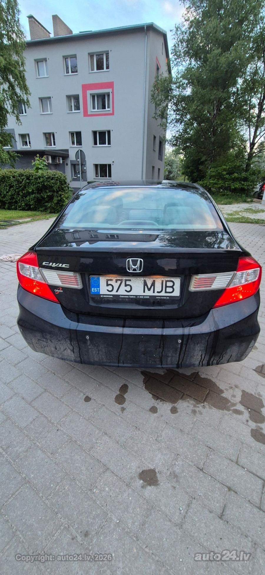 Melns Honda Civic 2013 Tallina, ar dzinēja tilpumu 1.80 L un nobraukumu 157 tūkst. km par 5000 €, foto 6 vietnē AUTOMOTO.COM.LV