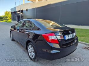 Melns Honda Civic 2013 Tallina, ar dzinēja tilpumu 1.80 L un nobraukumu 155 tūkst. km par 7300 €, foto 5 vietnē AUTOMOTO.COM.LV