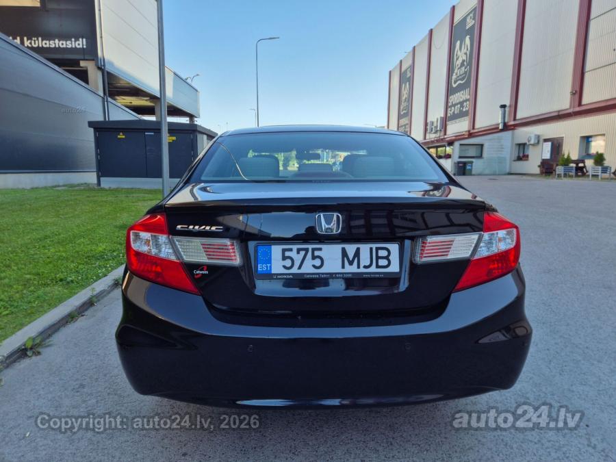 Melns Honda Civic 2013 Tallina, ar dzinēja tilpumu 1.80 L un nobraukumu 155 tūkst. km par 7300 €, foto 6 vietnē AUTOMOTO.COM.LV