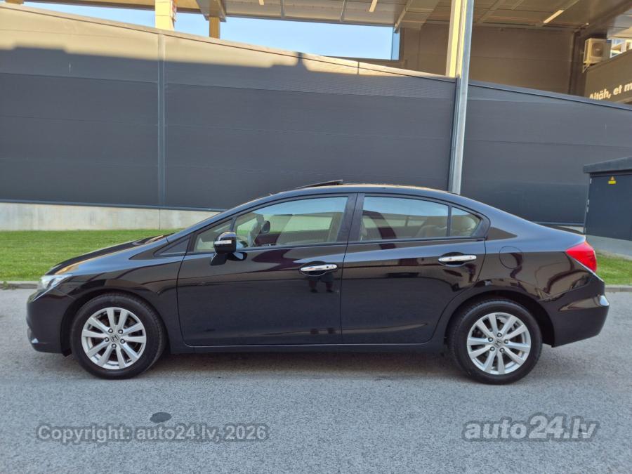 Melns Honda Civic 2013 Tallina, ar dzinēja tilpumu 1.80 L un nobraukumu 155 tūkst. km par 7300 €, foto 7 vietnē AUTOMOTO.COM.LV