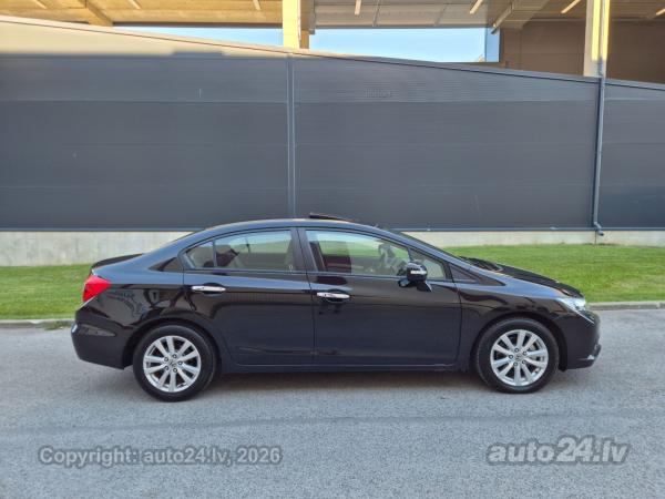 Melns Honda Civic 2013 Tallina, ar dzinēja tilpumu 1.80 L un nobraukumu 155 tūkst. km par 7300 €, foto 7 vietnē AUTOMOTO.COM.LV