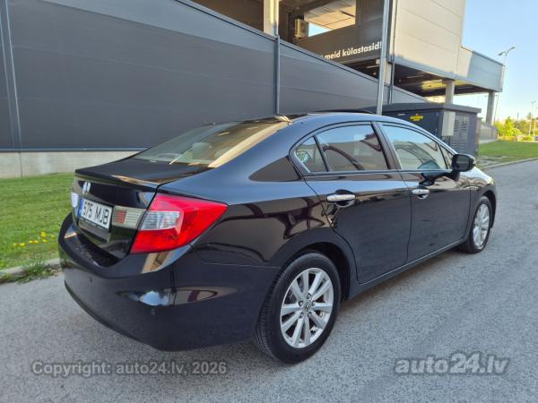 Melns Honda Civic 2013 Tallina, ar dzinēja tilpumu 1.80 L un nobraukumu 155 tūkst. km par 7300 €, foto 8 vietnē AUTOMOTO.COM.LV