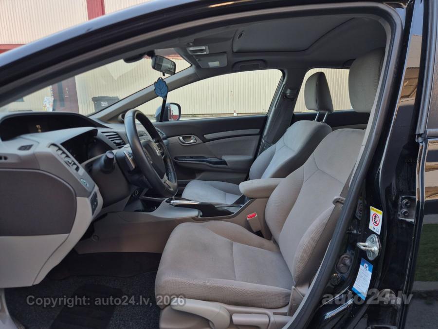 Melns Honda Civic 2013 Tallina, ar dzinēja tilpumu 1.80 L un nobraukumu 155 tūkst. km par 7300 €, foto 13 vietnē AUTOMOTO.COM.LV