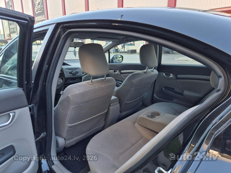 Melns Honda Civic 2013 Tallina, ar dzinēja tilpumu 1.80 L un nobraukumu 155 tūkst. km par 7300 €, foto 14 vietnē AUTOMOTO.COM.LV