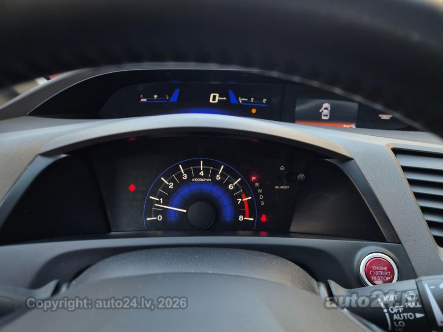 Melns Honda Civic 2013 Tallina, ar dzinēja tilpumu 1.80 L un nobraukumu 155 tūkst. km par 7300 €, foto 17 vietnē AUTOMOTO.COM.LV
