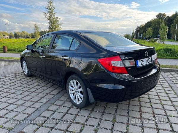 Хонда Цивик 2013 в Тарту на AUTOMOTO.COM.LV Черный Хонда Цивик 2013 в Тарту, объемом двигателя 1.80 л и пробегом 205 тыс. км за 6200 €, фото 3 на AUTOMOTO.COM.LV