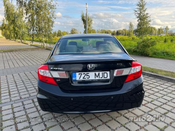 Хонда Цивик 2013 в Тарту на AUTOMOTO.COM.LV Черный Хонда Цивик 2013 в Тарту, объемом двигателя 1.80 л и пробегом 205 тыс. км за 6200 €, фото 4 на AUTOMOTO.COM.LV