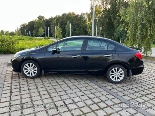 Хонда Цивик 2013 в Тарту на AUTOMOTO.COM.LV Черный Хонда Цивик 2013 в Тарту, объемом двигателя 1.80 л и пробегом 205 тыс. км за 6200 €, фото 6 на AUTOMOTO.COM.LV