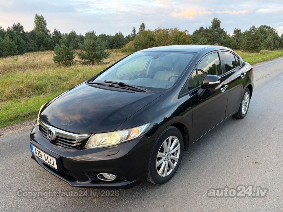 Black Honda Civic 2014 in Tallinn, with an engine capacity of 1.80 L and mileage of 246 thousand km for 6400 €, photo 1 on AUTOMOTO.COM.LV