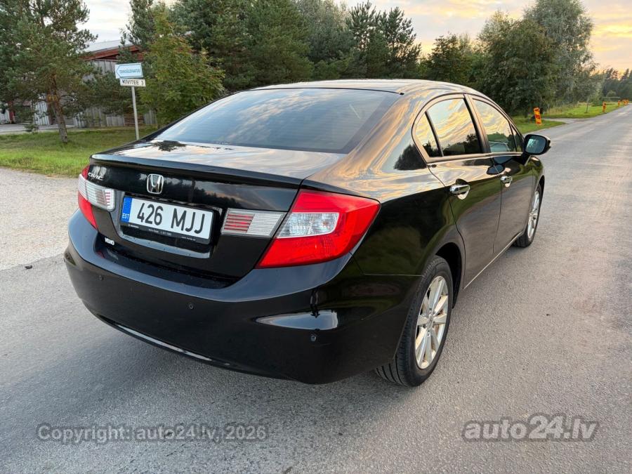 Black Honda Civic 2014 in Tallinn, with an engine capacity of 1.80 L and mileage of 246 thousand km for 6400 €, photo 3 on AUTOMOTO.COM.LV