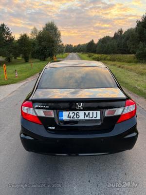 Black Honda Civic 2014 in Tallinn, with an engine capacity of 1.80 L and mileage of 246 thousand km for 6400 €, photo 5 on AUTOMOTO.COM.LV