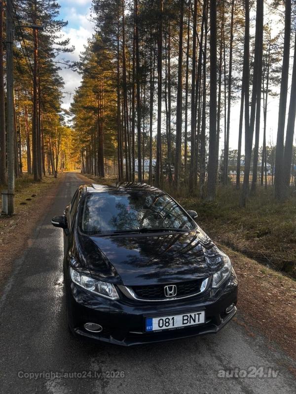 Melns Honda Civic 2015 Tallina, ar dzinēja tilpumu 1.80 L un nobraukumu 127 tūkst. km par 10000 €, foto 1 vietnē AUTOMOTO.COM.LV