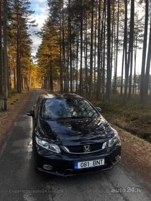 Melns Honda Civic 2015 Tallina, ar dzinēja tilpumu 1.80 L un nobraukumu 127 tūkst. km par 10000 €, foto  vietnē AUTOMOTO.COM.LV