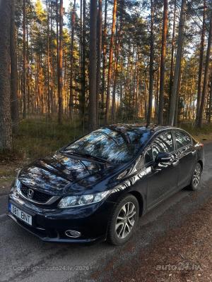 Melns Honda Civic 2015 Tallina, ar dzinēja tilpumu 1.80 L un nobraukumu 127 tūkst. km par 10000 €, foto 2 vietnē AUTOMOTO.COM.LV